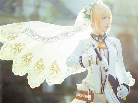 《fate》尼禄花嫁：纯白衣装中的蔷薇的皇帝