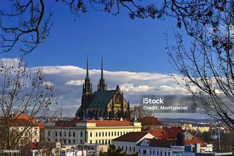 체코의 브르노 도시 유럽페트로프 성 베드로와 바울 대성당 아름다운 오래된 건축물과 인기있는 관광지 겨울의 풍경 0명에 대한 스톡 사진 및 기타 이미지 Istock