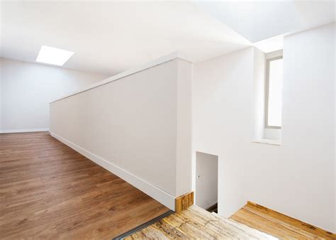 Ooiio Architectures Staggered And Stone Clad Block House