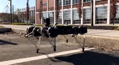 Minitaur Un Robot Vraiment à Laise Sur Toutes Les Surfaces