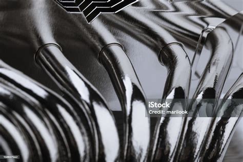 금속 튜브 신혼여행 중인 혼혈의 젊은 군인커플 흑백 바탕 0명에 대한 스톡 사진 및 기타 이미지 0명 강철 관 튜브 Istock