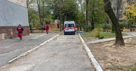 Оккупанты попали возле многоэтажек Херсона где были люди Есть погибшая и раненые