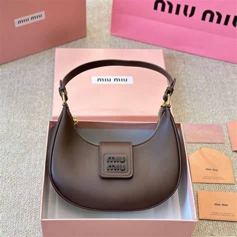 Miu Miu Сумка на плечо седло купить с доставкой по выгодным ценам в интернет магазине Ozon