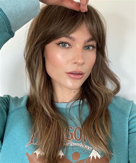 20 Video Guides On How To Style Curtain Bangs In 2025 Hair Adviser