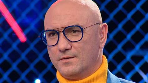 Емо Чолаков шие костюми и гоблени