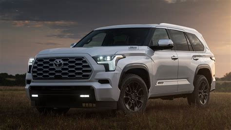 ماذا تقدم تويوتا سيكويا 2025 الجديدة وكم سعرها