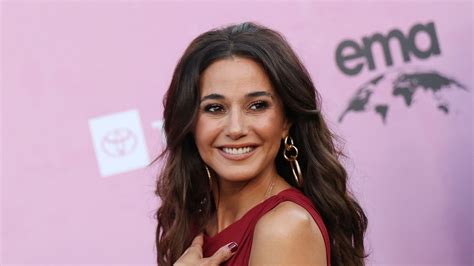 Photo Gallery Emmanuelle Chriqui We Need Fun Wallpaper Point