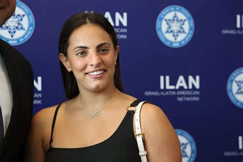 חגיגות יום האהבה החלו לינוי אשרם חושפת את החבר באופן רשמי