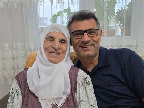Turkish Shooter Yusuf Dikecs Photo With His Mom Triggers Culture Wars In Türkiye Türkiye Today