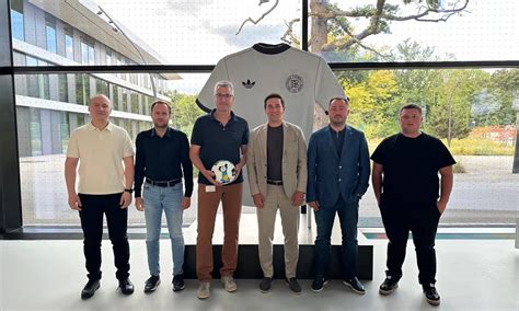 Представники УАФ УПЛ та клубів УПЛ провели робочу зустріч з керівником арбітражу Німеччини