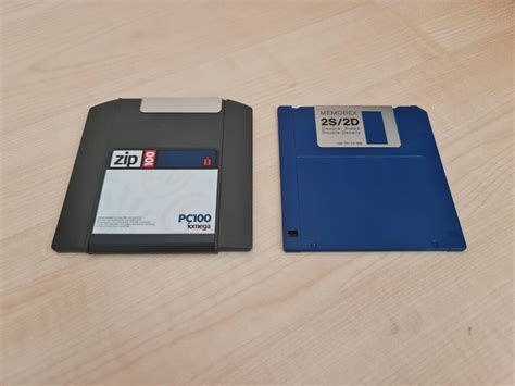 Floppy Disk Zip At Quyen Elliott Blog