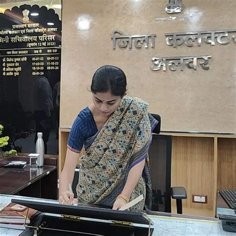 Tina Dabis Friend Ias Artika Shukla District Collector Of Alwar Gets 4th Rank In Upsc Ias