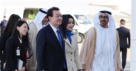 尹대통령 Uae전투기 호위 받으며 도착…내일 본격 국빈방문 시작