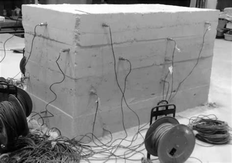 Microseismic Phase Identification Method Based On Adaptive Wheel Motion