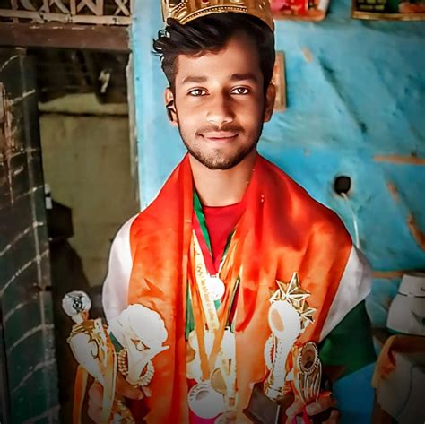 👑लहरों को शांत देखकर🔥 यह ना समझना 💯 की समुद्र में रवानी नहीं