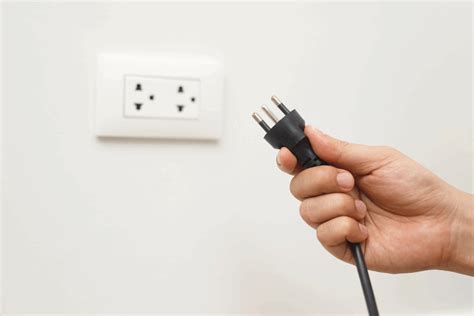 Guide To Voltage And Plug Types For International Moves Grace