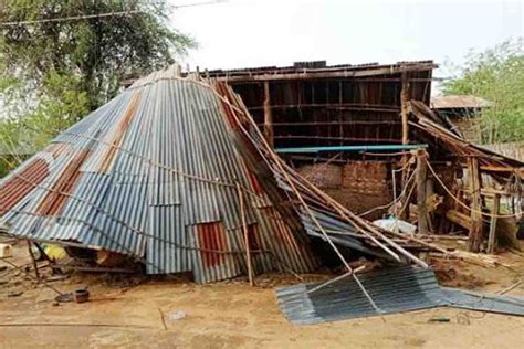 ငါန်းဇွန်မြို့နယ်တွင် မိုးသက်လေပြင်းတိုက်ခတ်မှုကြောင့် ဘုန်းတော်ကြီးကျောင်း စားဖိုဆောင်နှင့