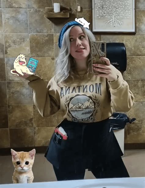24f Im A Waitress So I Meet 100 New People A Day These Are Various Selfies Of Taken In The
