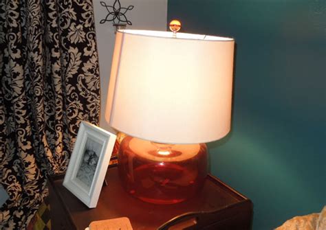 How Many Watts Of Electricity Does It Take To Power A Table Lamp With Incandescent Bulb