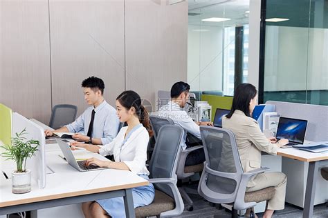 商务白领在办公室工作高清图片下载 正版图片506952273 摄图网