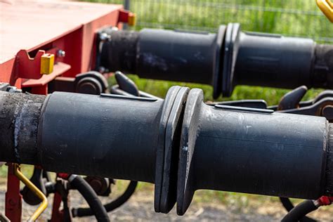 화물 마차를 연결하는 체인 커플러 대형 왜건 버퍼가 보입니다 연결에 대한 스톡 사진 및 기타 이미지 연결 철도 0명