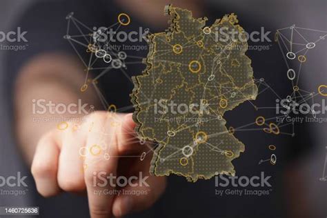 3d 삼각형 선으로 구성된 독일의 지도를 보여주는 인간의 손 3차원 형태에 대한 스톡 사진 및 기타 이미지 3차원 형태 고급 국가 지도 Istock