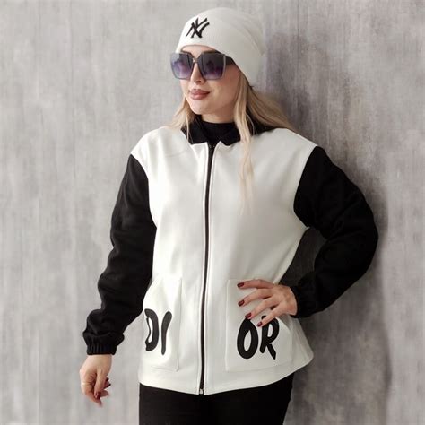 سویشرت سفید مشکی عکس ویسگون