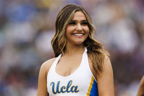 Stunning Ucla Cheerleader Has Everyones Attention During Final Four