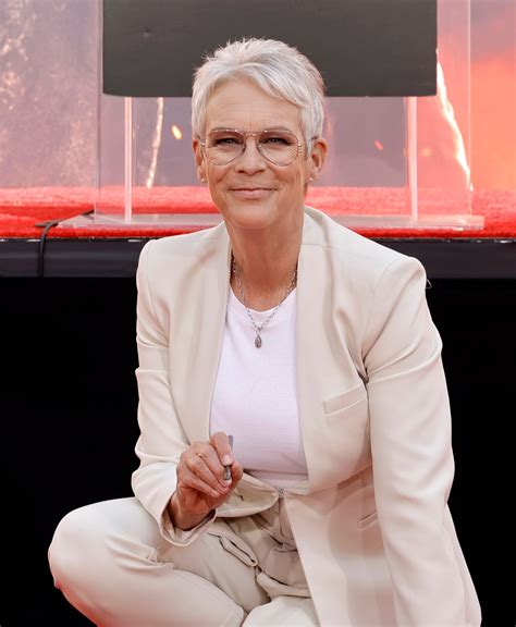 Jamie Lee Curtis Poses Nude And In A Bathing Suit In Nyt Photos