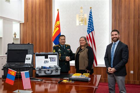 Хилээр нэвтэрч буй тээврийн хэрэгсэл ачаа шалгах төхөөрөмжийг АНУ аас Монгол Улсад хандивлав