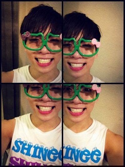 Shinees Jonghyun Snaps A Cute Selca Wearing Hello Kitty Glasses Shinee Jonghyun Jonghyun Shinee