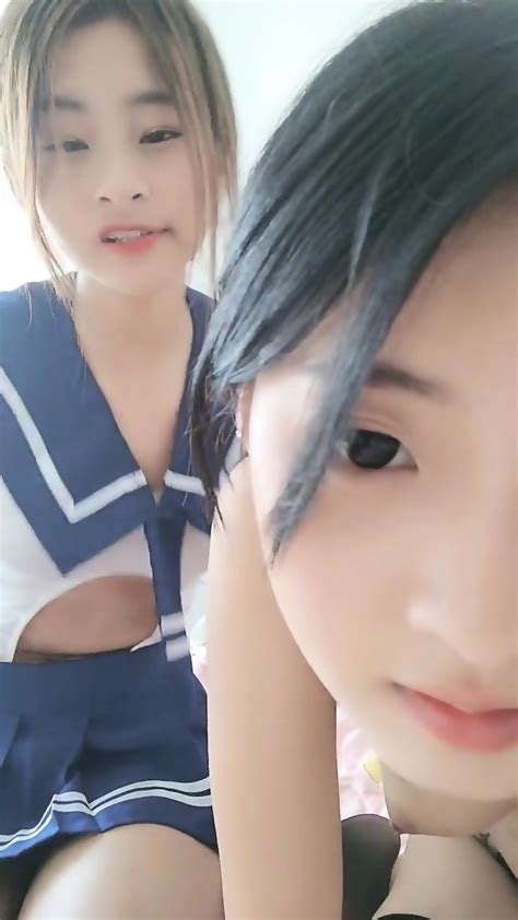 学生妹 萝莉 抖音 主播 新人双学妹 果冻学妹1个会跳舞1个会喷尿 两人同框 半糖直播 1
