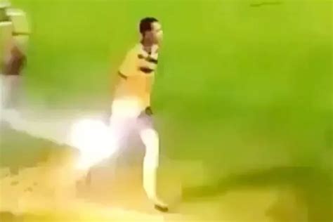 관중이 던진 폭죽에 동료·팬 다칠까봐 주운 축구선수 중상 손가락 3개 절단에도 ‘용서