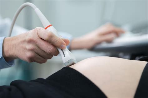 Premium Photo Doctor Makes Threedimensional Ultrasonic Images On Machine