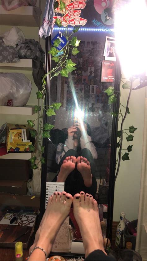Pretty Toes And Pink Soles R Mirrorfeet
