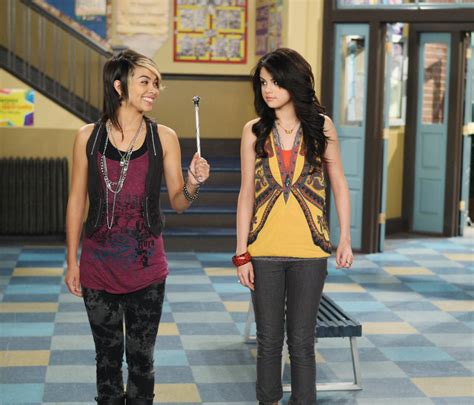 Selena Gomezs Wizards Of Waverly Place Character Was Bisexual And
