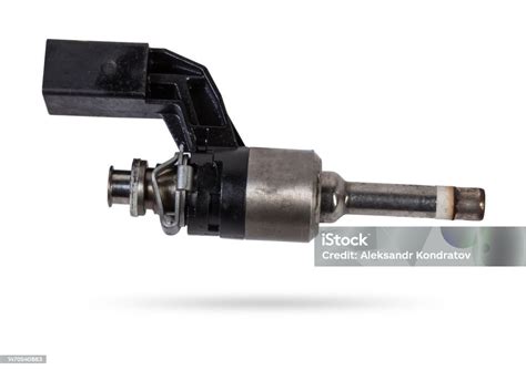 흰색 고립 된 배경의 실린더 엔진에 가솔린을 공급하기위한 자동차 연료 인젝터에 근접 촬영 예비 부품 카탈로그 0명에 대한 스톡