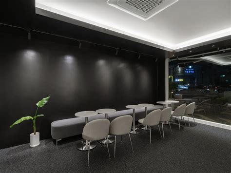 요즘 감성 시크한 블랙 컬러의 카페 2j Design