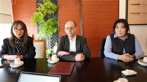 ХУУЛЬЧ В БОЛОРМААГИЙН БИЗНЕСИЙН ЭРХ ЗҮЙ НОМ ХЭВЛЭГДЖЭЭ