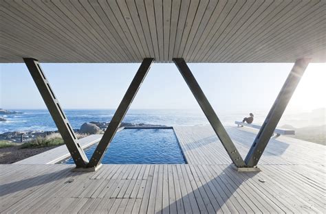 Chile Vacation Home Uses Angled Support Columns To Add To Aesthetics