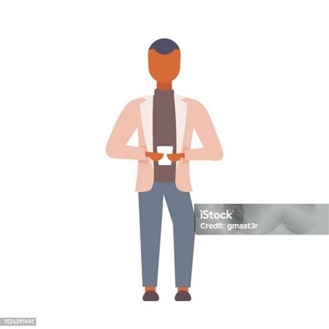 스마트폰 모바일 응용 프로그램의 통신 개념 전체 길이 남성 만화 캐릭터 평면을 사용 하 여 입력 메시지 비즈니스 남자를 잡고