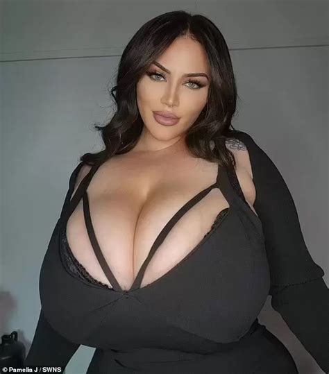 巨乳太大扛不住女網美罹患巨乳症一年可以往上漲六個罩杯 宅宅新聞