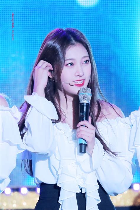 Pin By Elle On K Loona Kpop Girl Groups Odd Eyes Korean Girl Groups