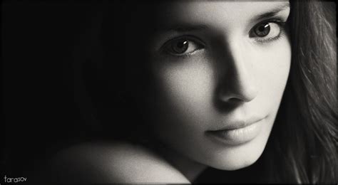 Красивое обнаженное тело девушки брюнетки Смотреть фото с девушками