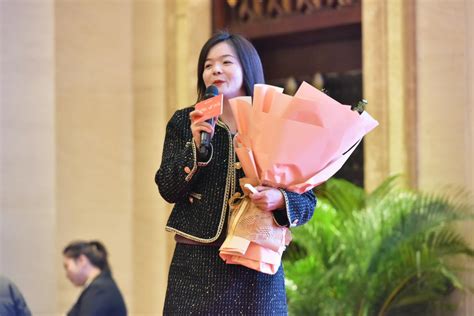 【晓霞走市场】百强代理商伽丽达：2024年冲刺增长30 C2cc传媒