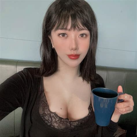 有放到連假三天的人要開開心心喔（咬牙切齒） By 劉洛兒 Facebook