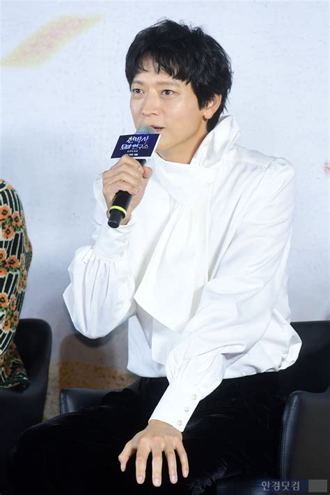 강동원 감탄을 부르는 멋짐 한국경제