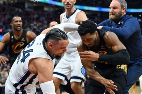 Nba Dillon Brooks惡意犯規被禁賽 Donovan Mitchell遭罰兩萬美金 籃球筆記