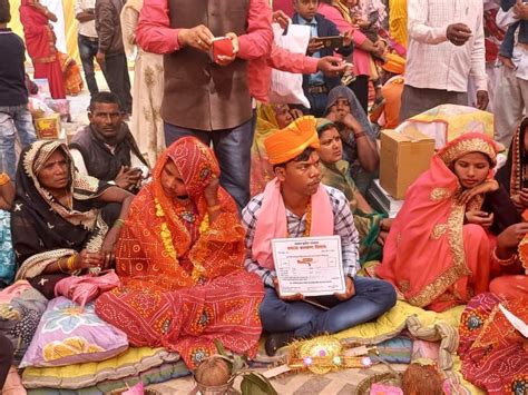Chief Minister Mass Wedding Organized सोनभद्र में 89 जोड़ों ने लिए