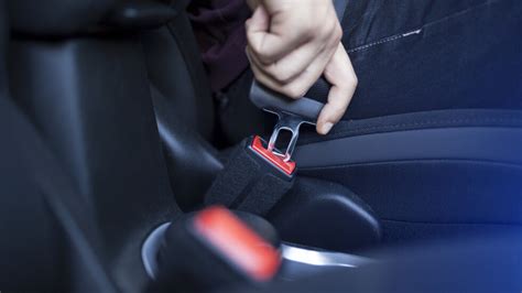 Мъж твърди че има лекарско разрешение да кара без колан но трупа пътни глоби Nova